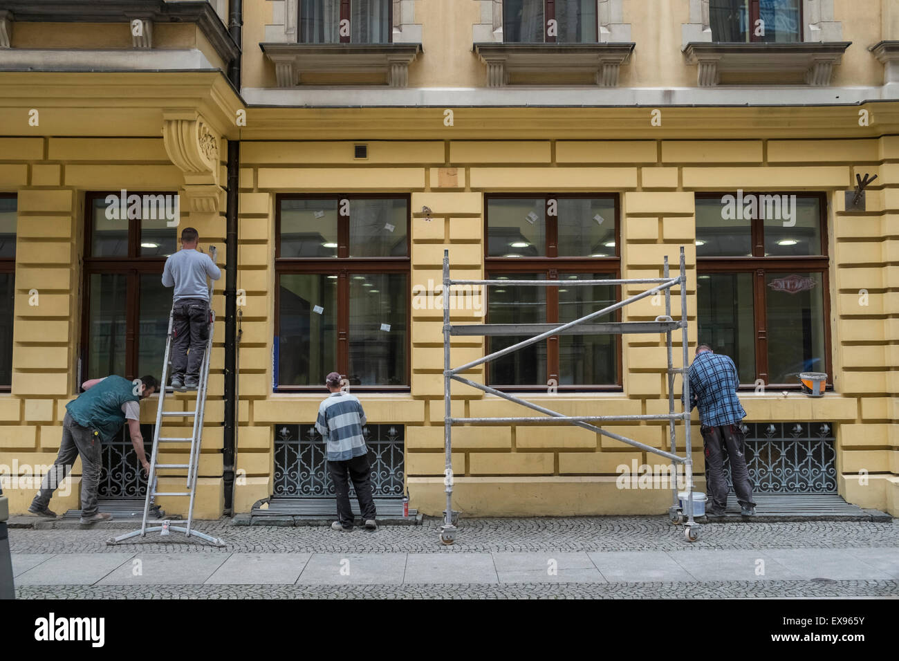 Tradesmen hi-res stock photography and images - Alamy