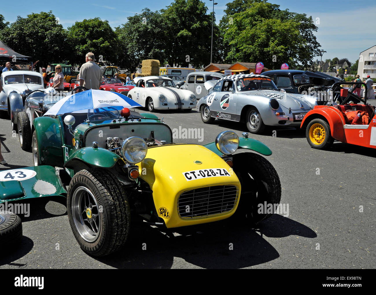 Historic sports cars hi-res stock photography and images - Alamy