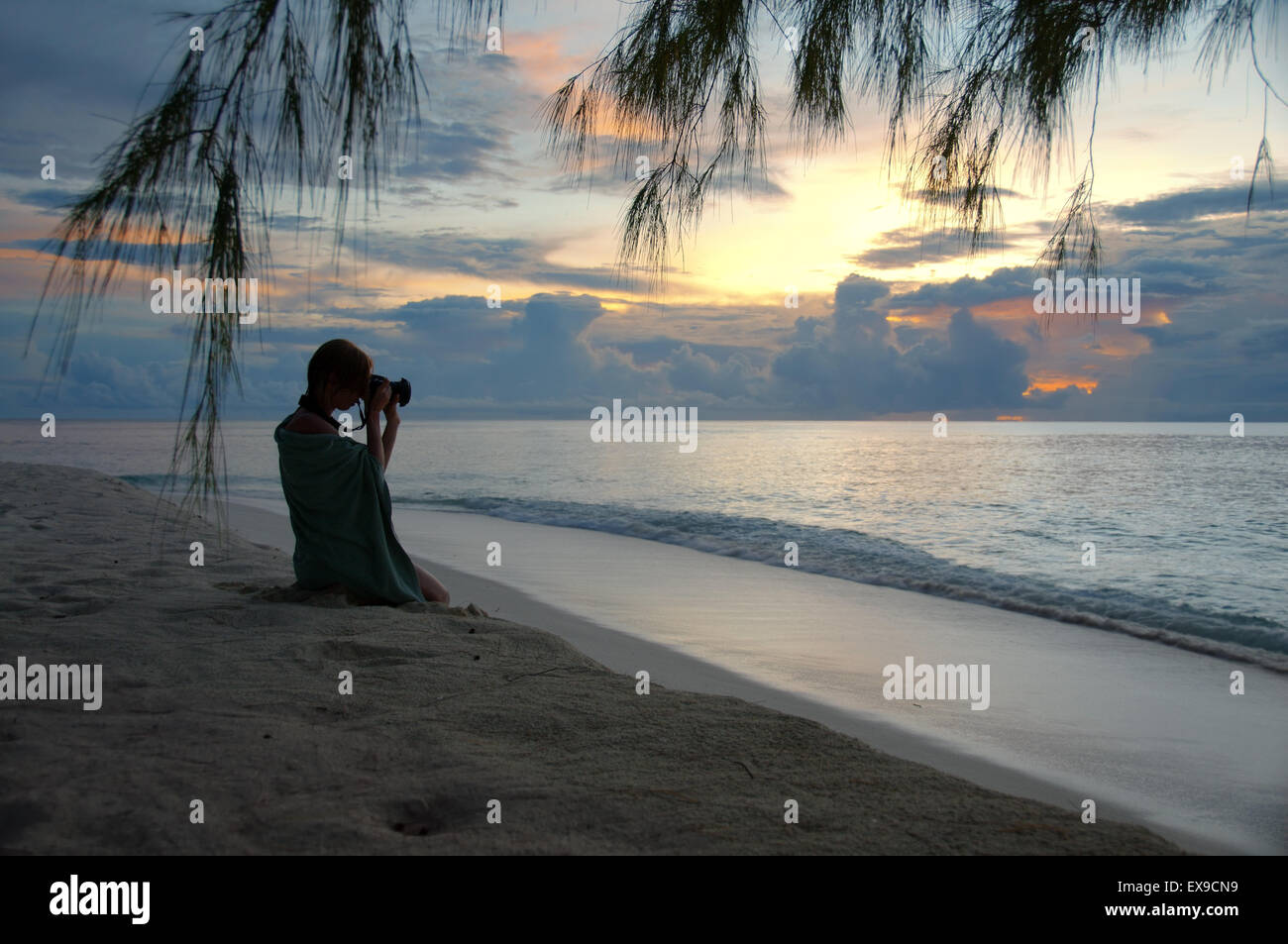 Woman taking photographs of the sunset hi-res stock photography and ...