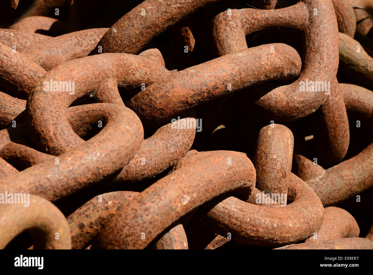 Pile of large rusty chains Stock Photo - Alamy