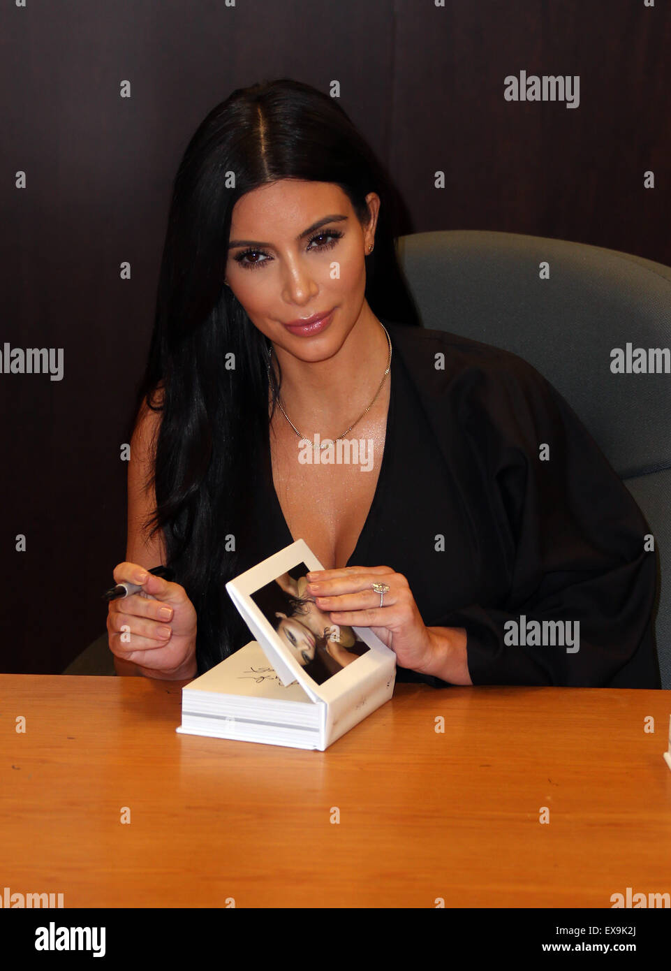Kim Kardashian signs copies of her new book 'Selfish' at Barnes & Noble ...