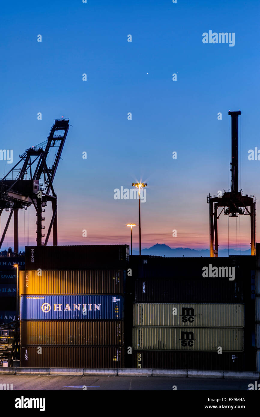 Containers port seattle hi-res stock photography and images - Alamy