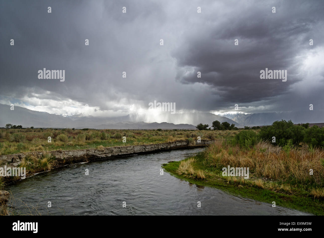 Storm over sierra nevada mountains hi-res stock photography and images ...