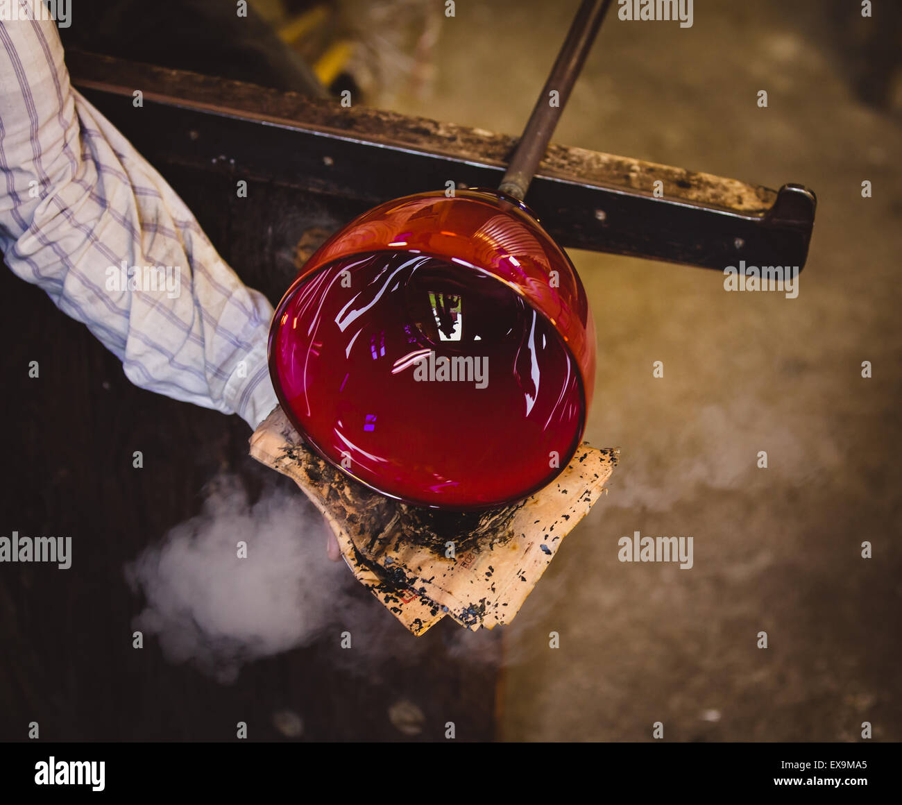 Hot glasswork hi-res stock photography and images - Alamy