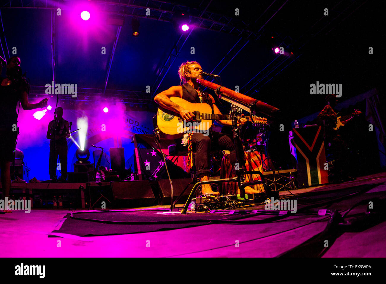 Xavier rudd show hi-res stock photography and images - Alamy