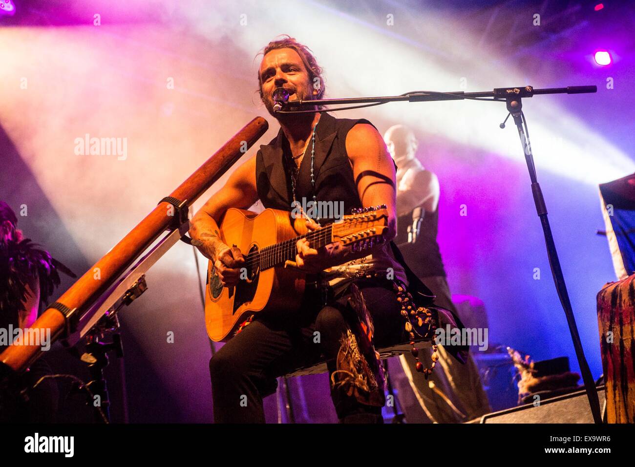 Xavier rudd show hi-res stock photography and images - Alamy