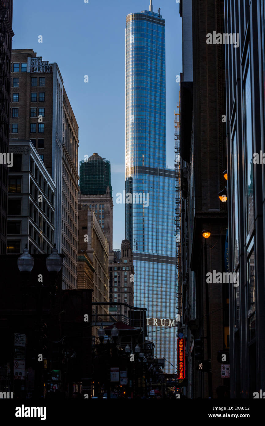 Chicago trump tower view hi-res stock photography and images - Alamy