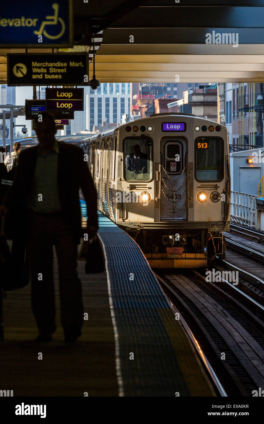 the Purple line Loop train arriving at Merchandise Mart station ...