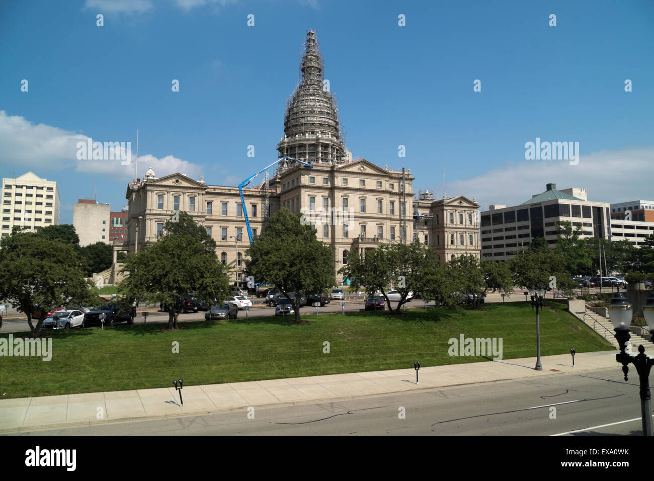 Michigan State Capitol building with the dome surrounded by scaffolding ...