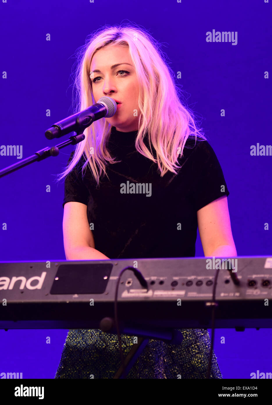 Australian singer-songwriter Kate Miller-Heidke performs at the Apple ...