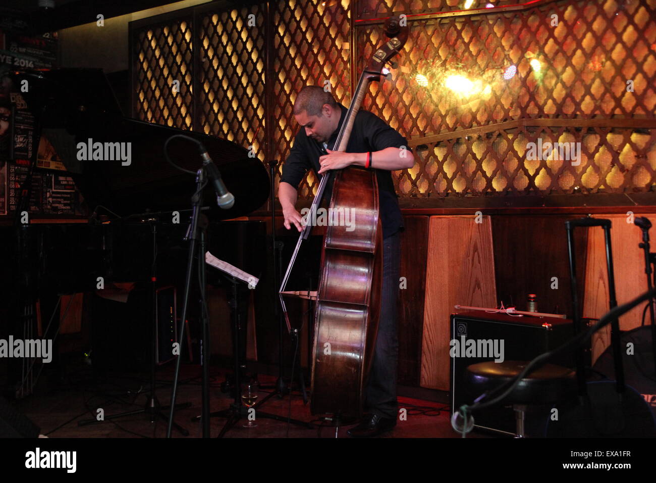 Ginnys supper club hi-res stock photography and images - Alamy