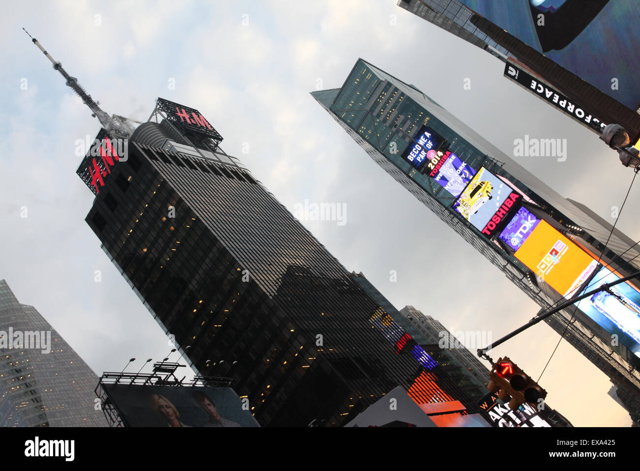 Times square manhattan snow hi-res stock photography and images - Alamy