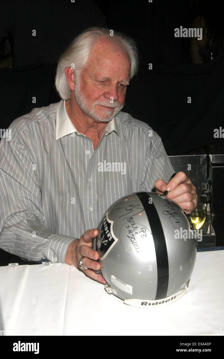 Las Vegas, Nevada, USA. 31st Jan, 2009. File Photo. Former quarterback ...