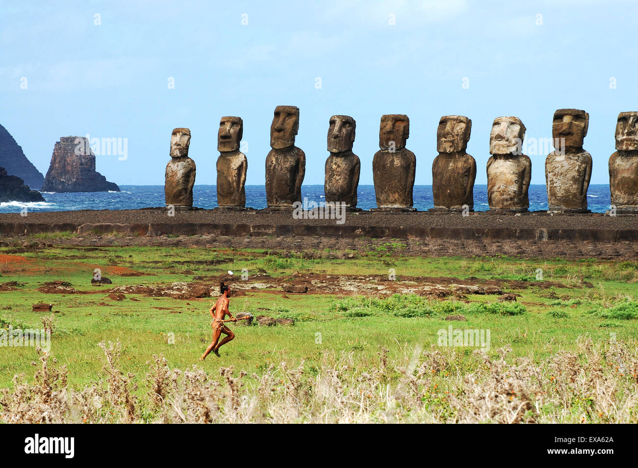 Easter island chile statues hi-res stock photography and images - Alamy