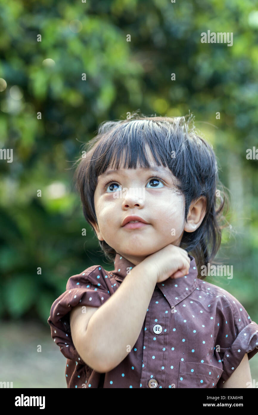 Little boy looking up hi-res stock photography and images - Alamy