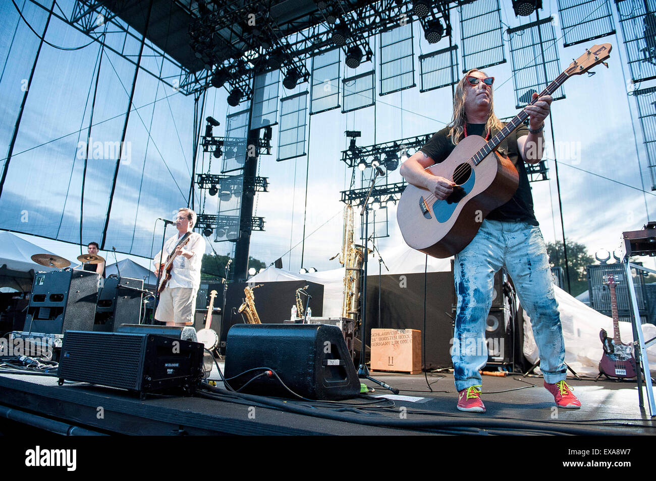 Jul 04, 2015 - Raleigh, North Carolina; USA - (R-L) Bass Guitarist ...