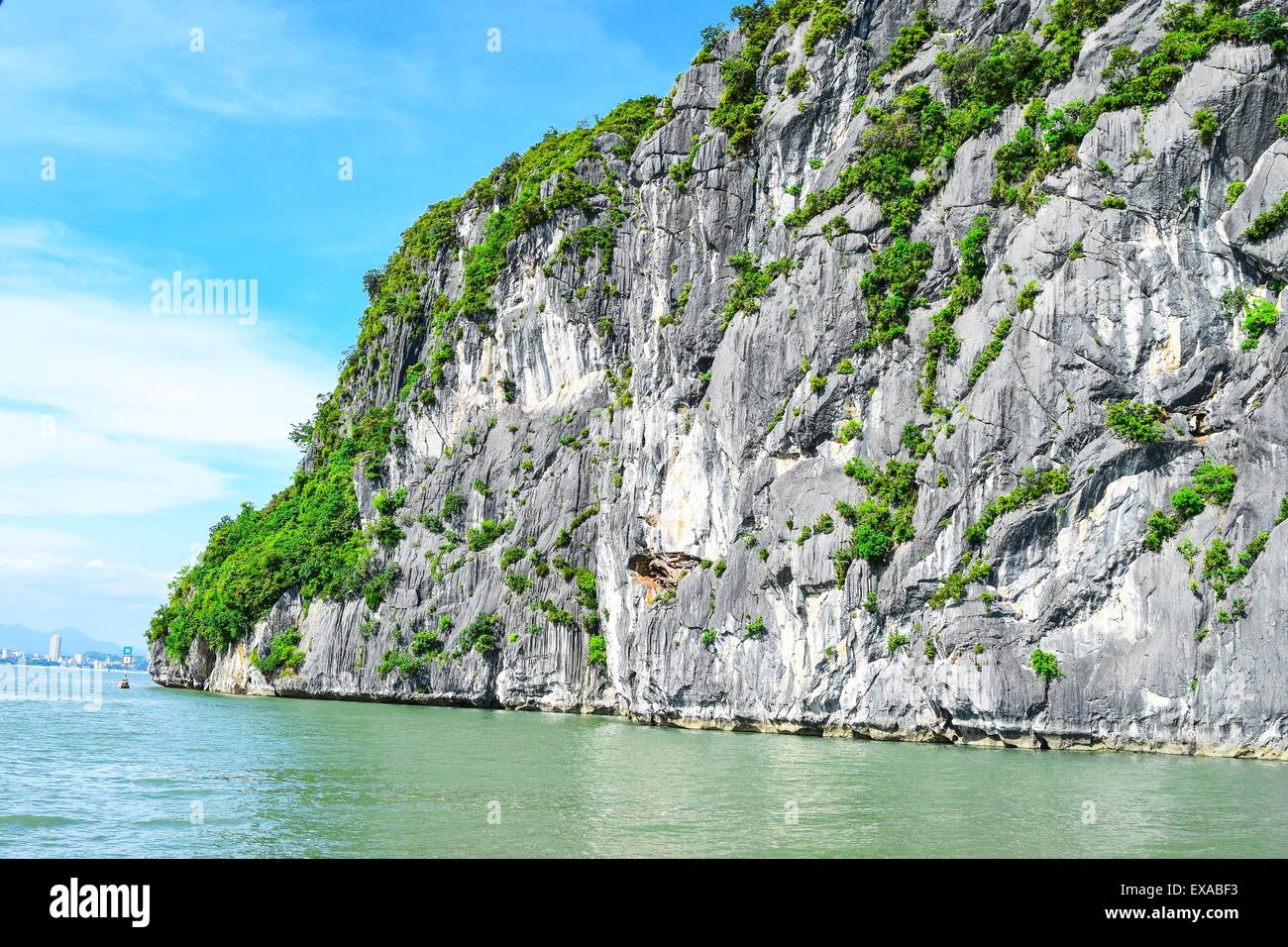 Limestone rocks in Halong Bay, Vietnam Stock Photo - Alamy