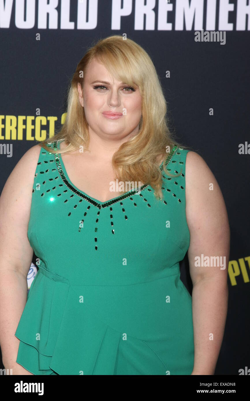 Rebel wilson pitch perfect 2 hi-res stock photography and images - Alamy