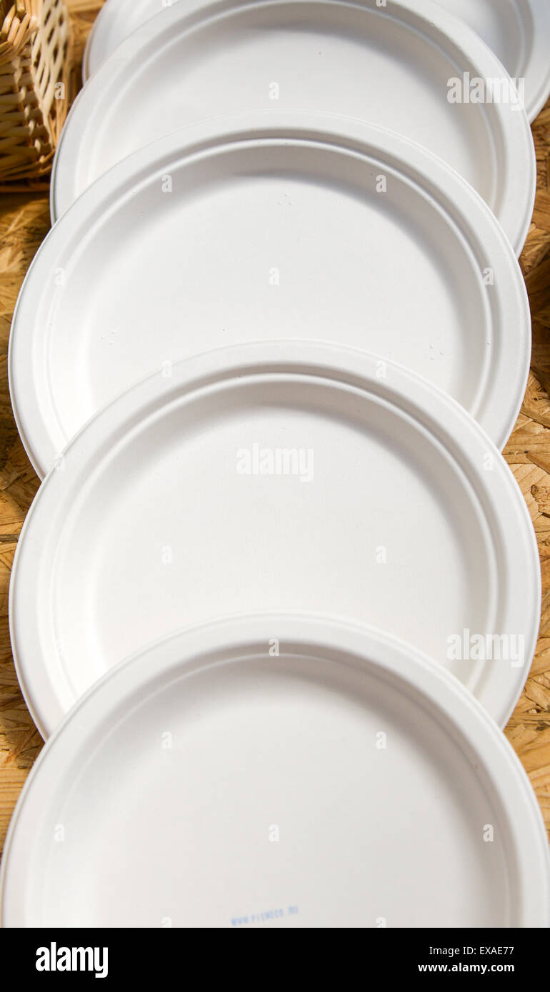 Plastic disposable plates hi-res stock photography and images - Alamy