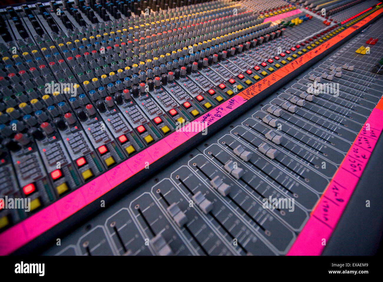 Equalizer deck hi-res stock photography and images - Alamy