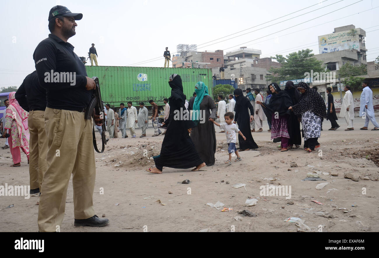 Lahore, Pakistan. 10th July, 2015. Pakistani security forces stand ...