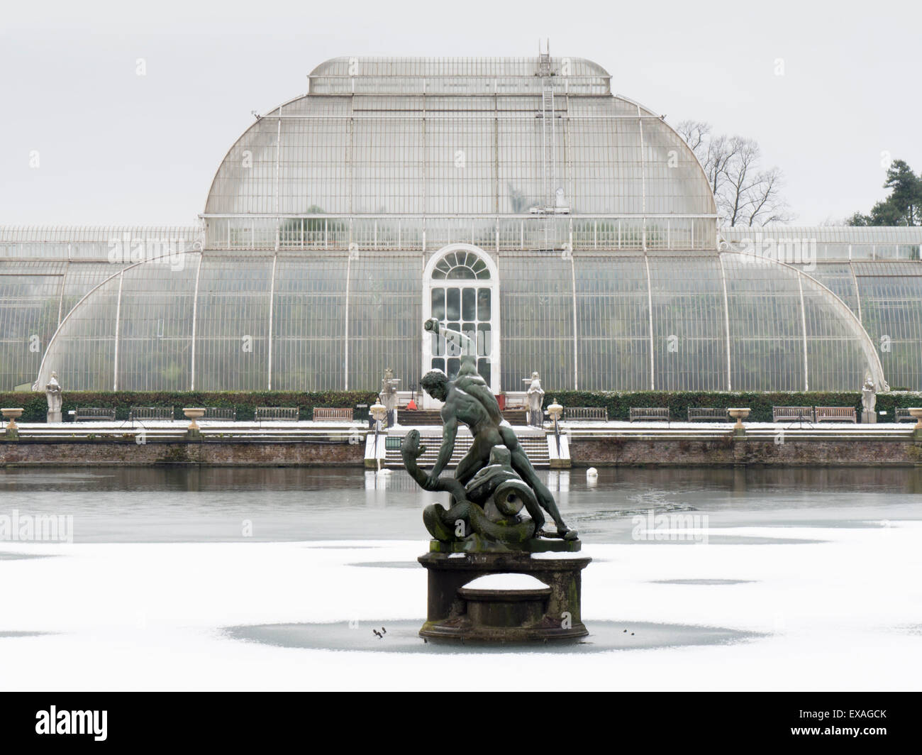 Kew gardens london the royal botanic gardens hi-res stock photography ...