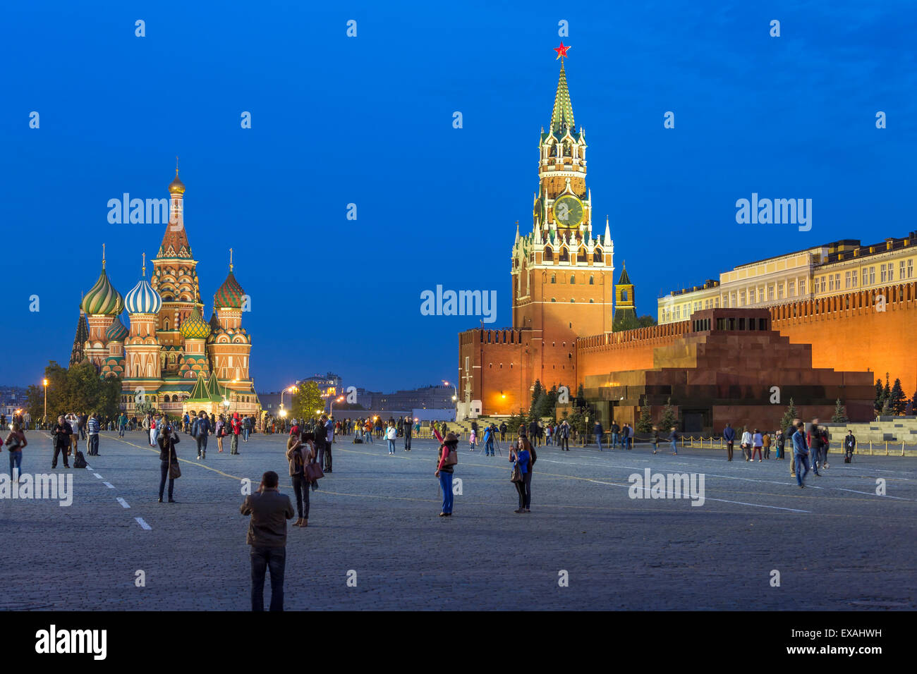 St. Basils Cathedral and the Kremlin in Red Square, UNESCO World ...