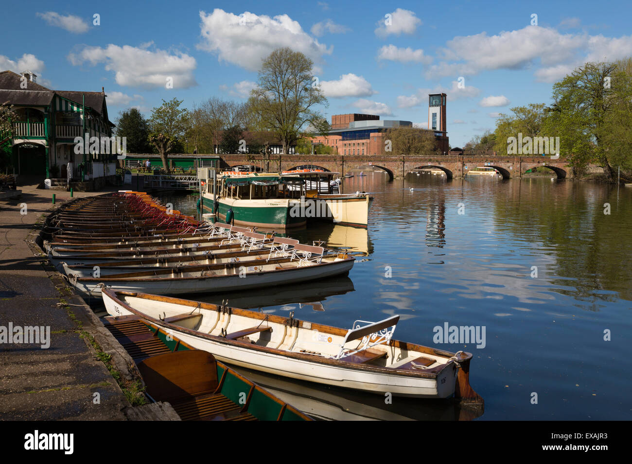 Boats on the River Avon and the Royal Shakespeare Theatre, Stratford ...