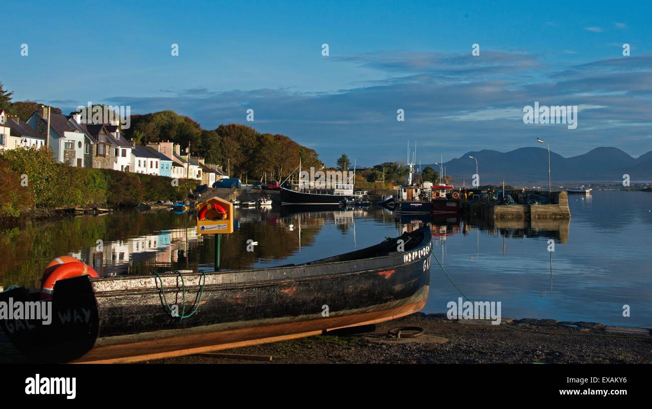 Roundstone village hi-res stock photography and images - Alamy
