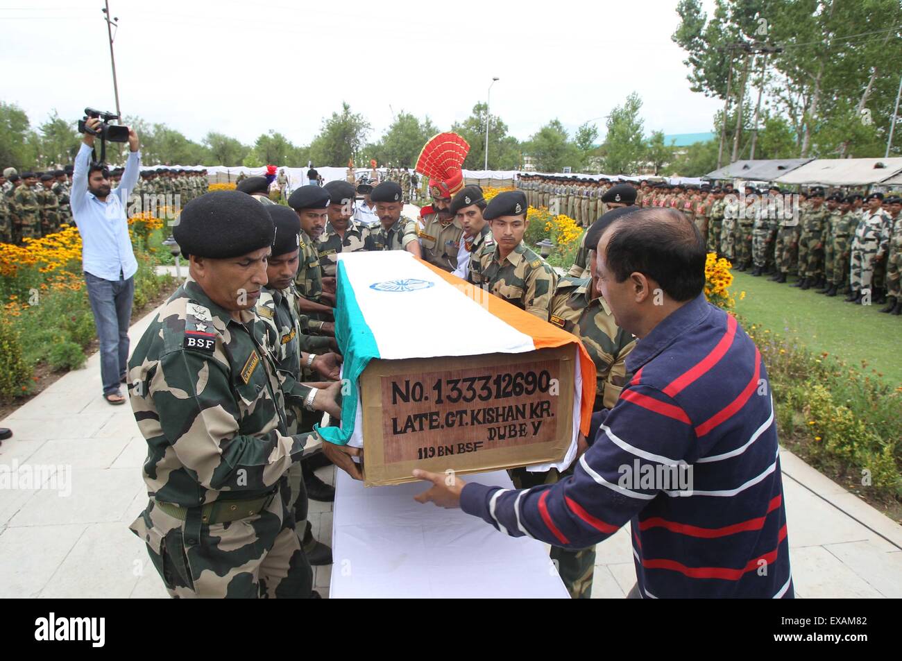 Border security force bsf guard hi-res stock photography and images - Alamy