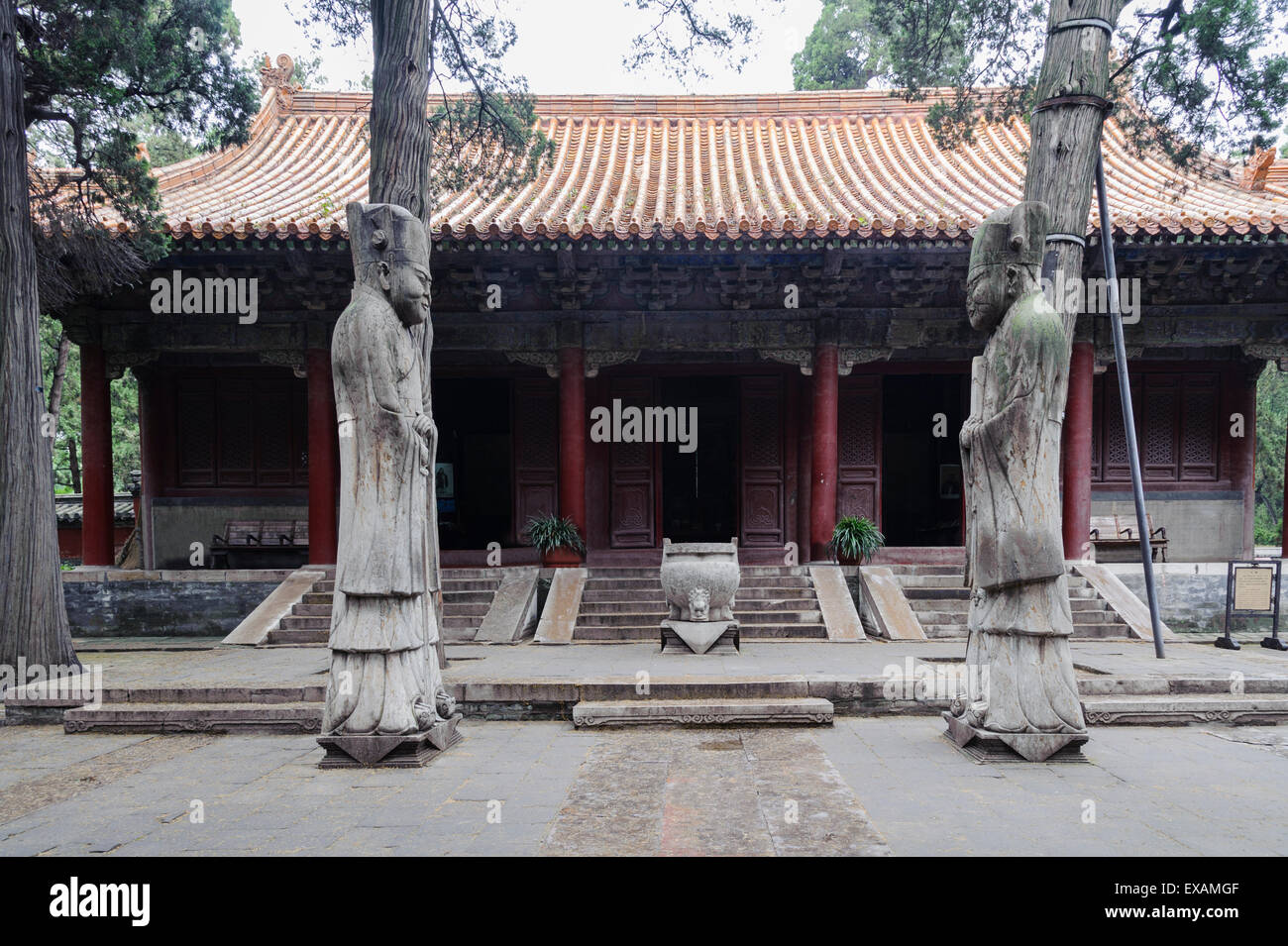 Tomb of confucius gate hi-res stock photography and images - Alamy