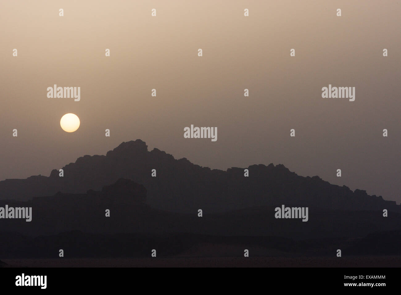 Wadi Rum, Jordan. Sunset over the desert Stock Photo - Alamy