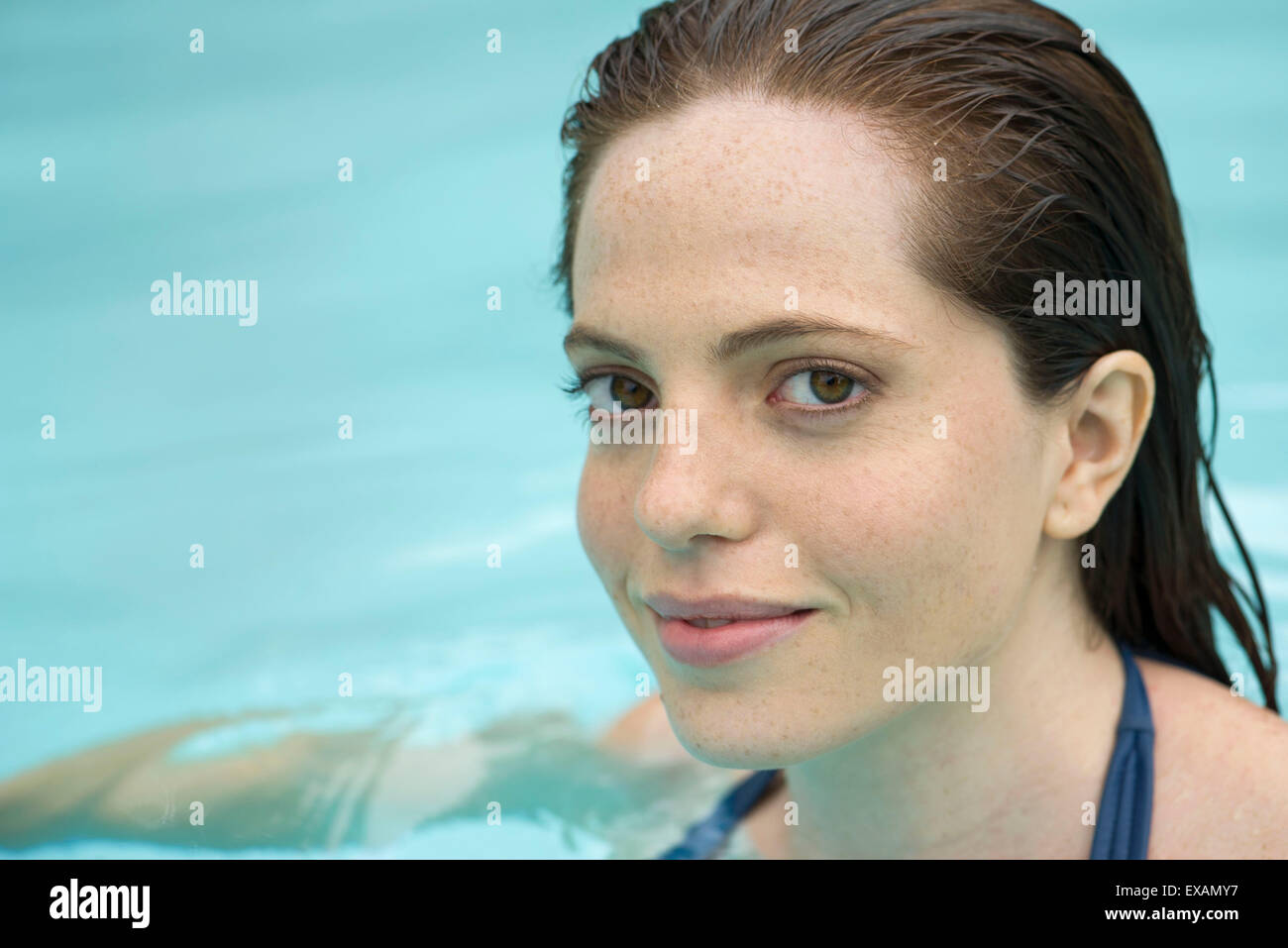 Soaking wet woman hi-res stock photography and images - Alamy
