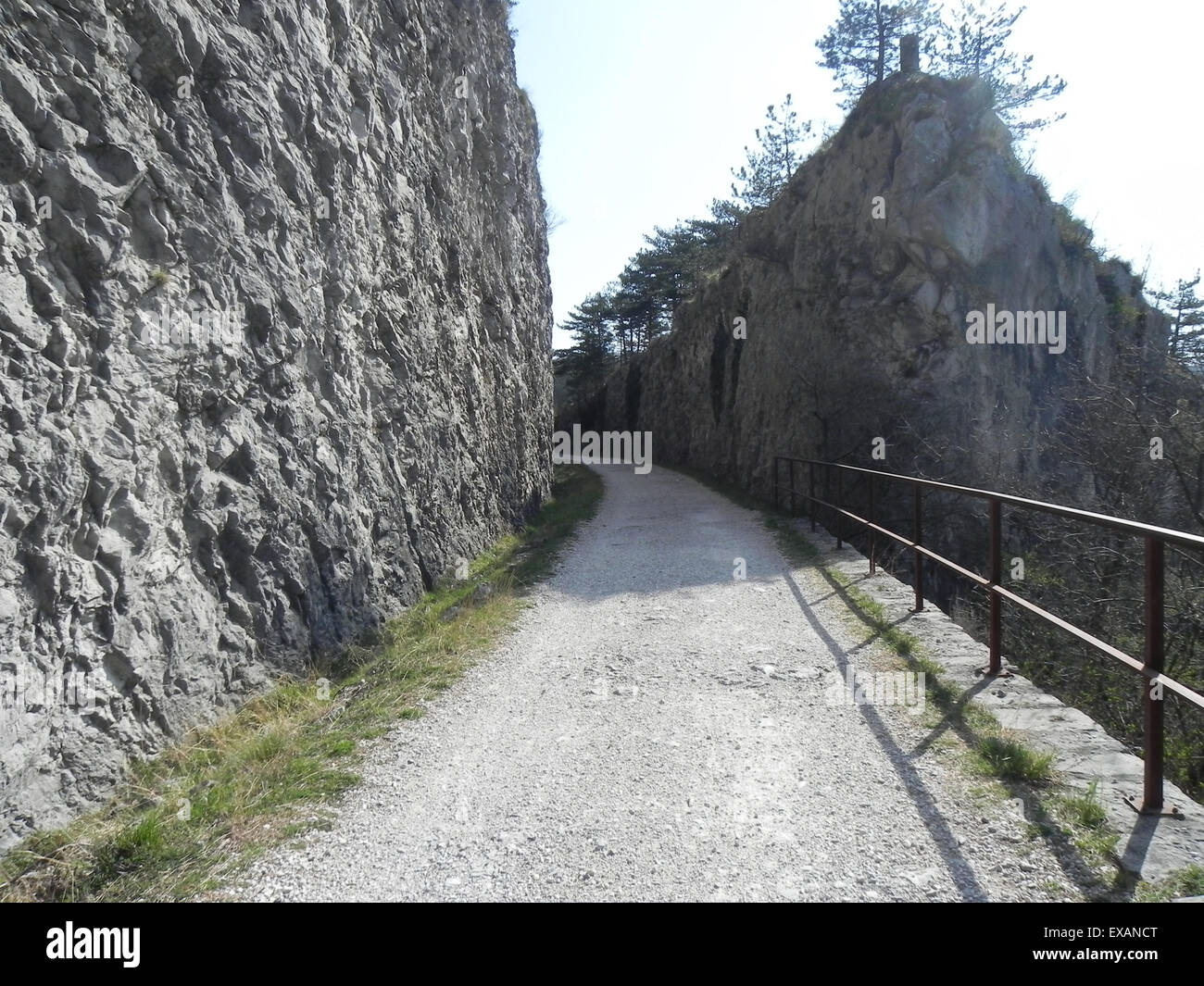 Parapet rock hi-res stock photography and images - Alamy