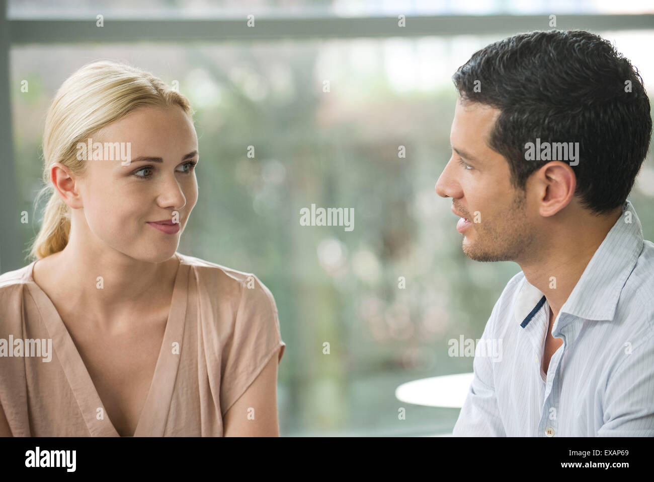 Couples conversations hi-res stock photography and images - Alamy