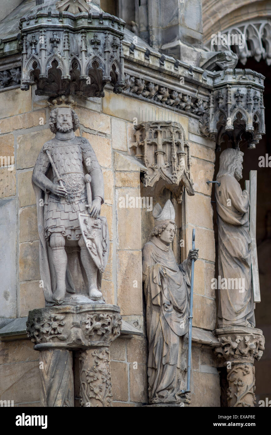 Gothic statue hi-res stock photography and images - Alamy