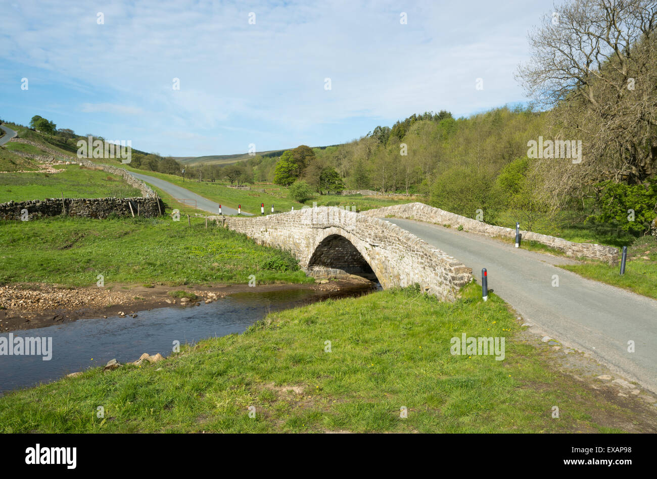 Arched bridge over a river Stock Photo - Alamy