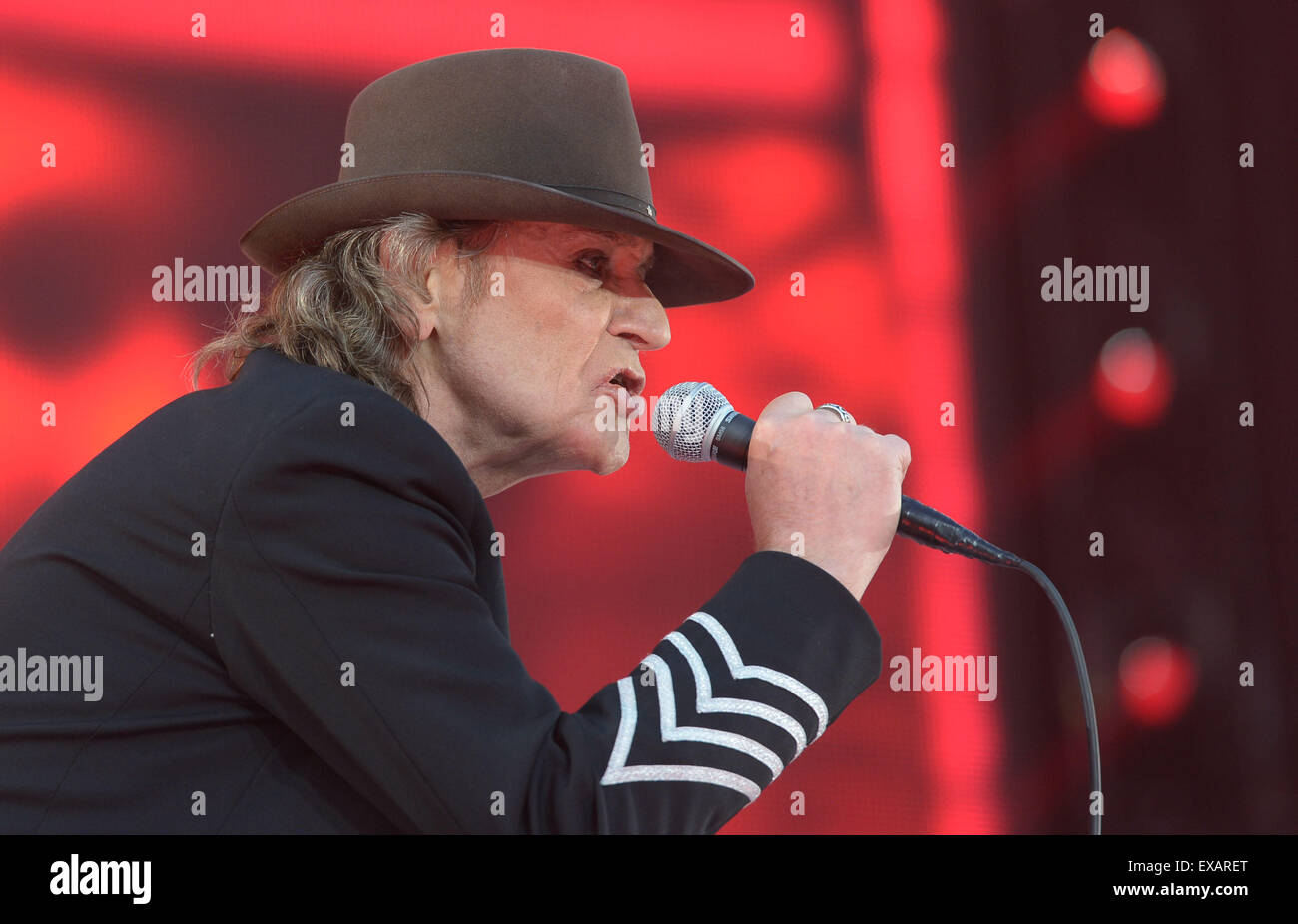 Udo lindenberg singer hat stage hi-res stock photography and images - Alamy