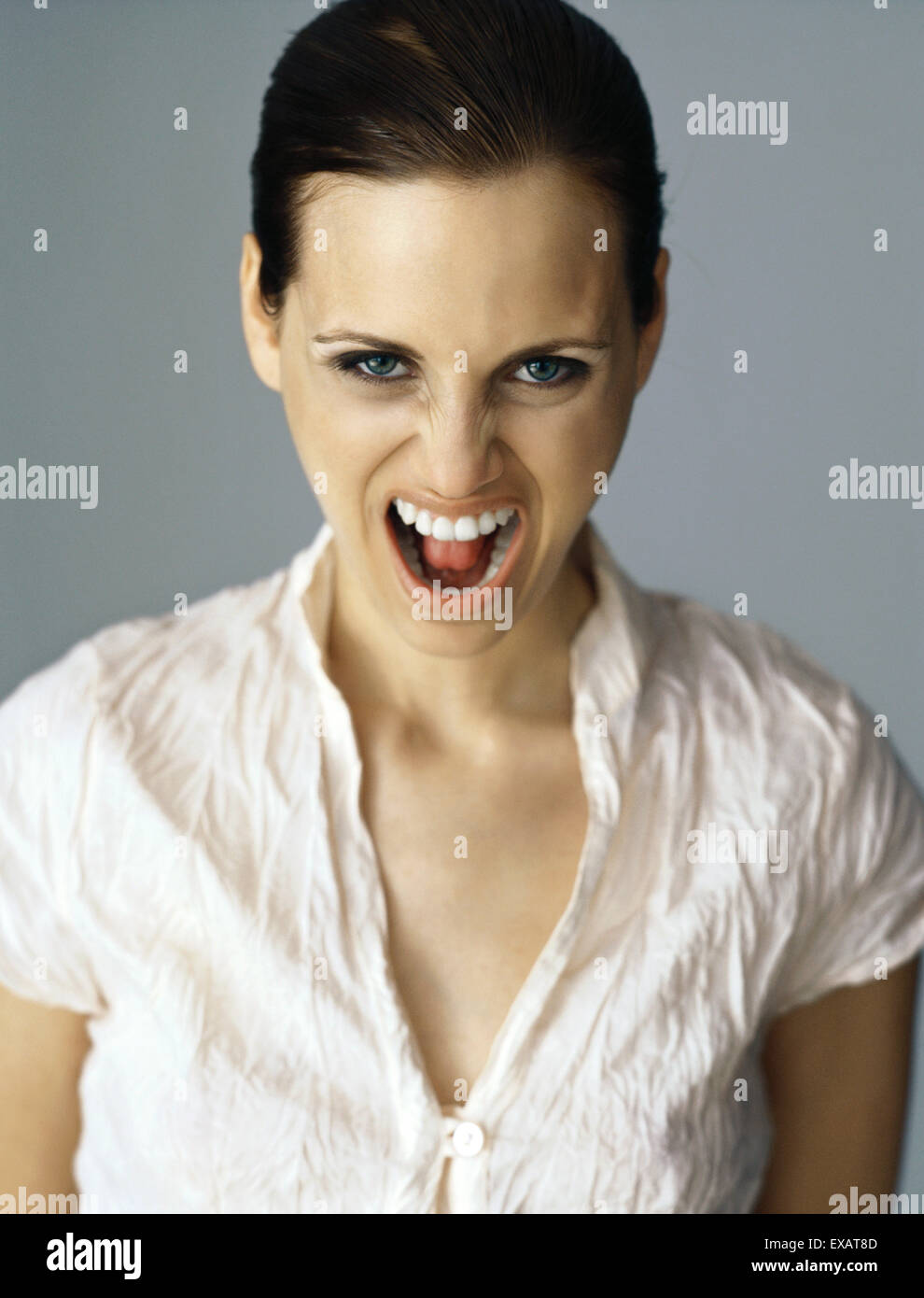 Woman shouting at camera, portrait Stock Photo - Alamy