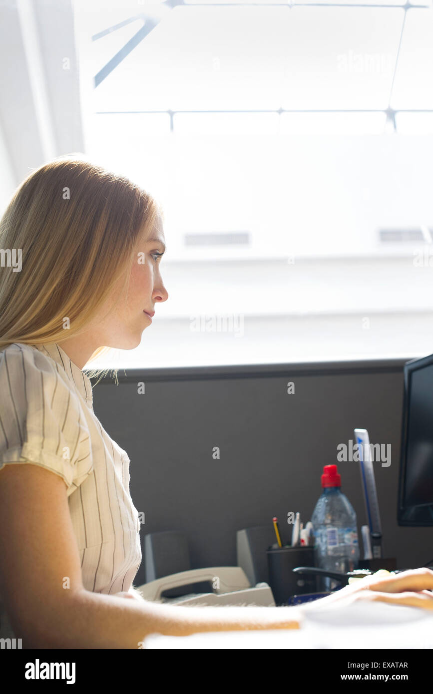 Office desks cubicles hi-res stock photography and images - Alamy
