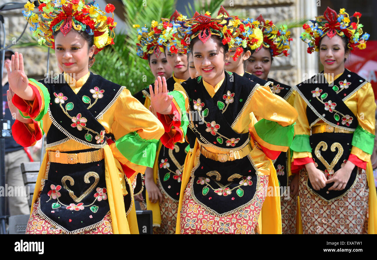 The dancers of the "Sma Negeri 68 Group" from Indonesia perform at the ...