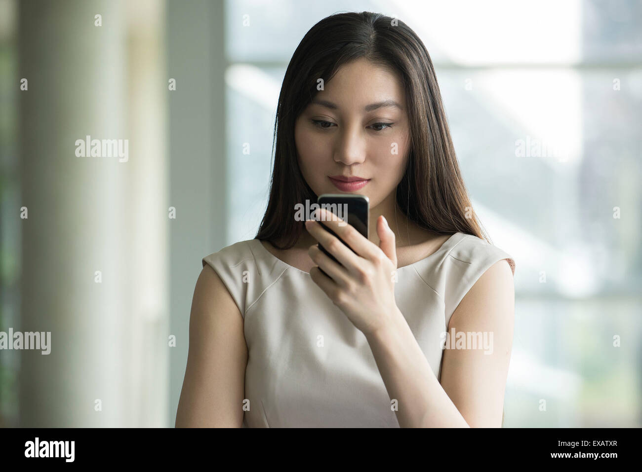 Woman using smartphone Stock Photo - Alamy