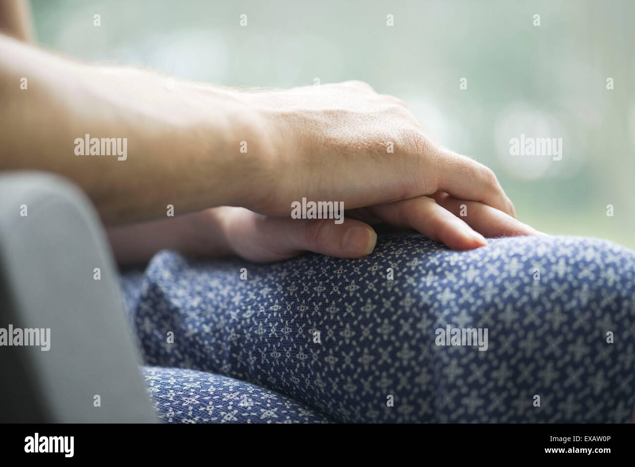Man holding girlfriend on lap hi-res stock photography and images - Alamy