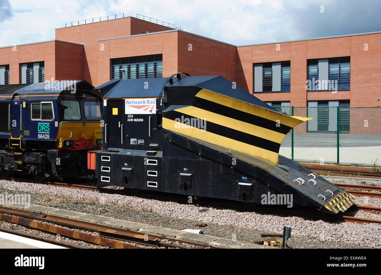 Class 66 diesel locomotive No. 66428 and snowplough at York station ...