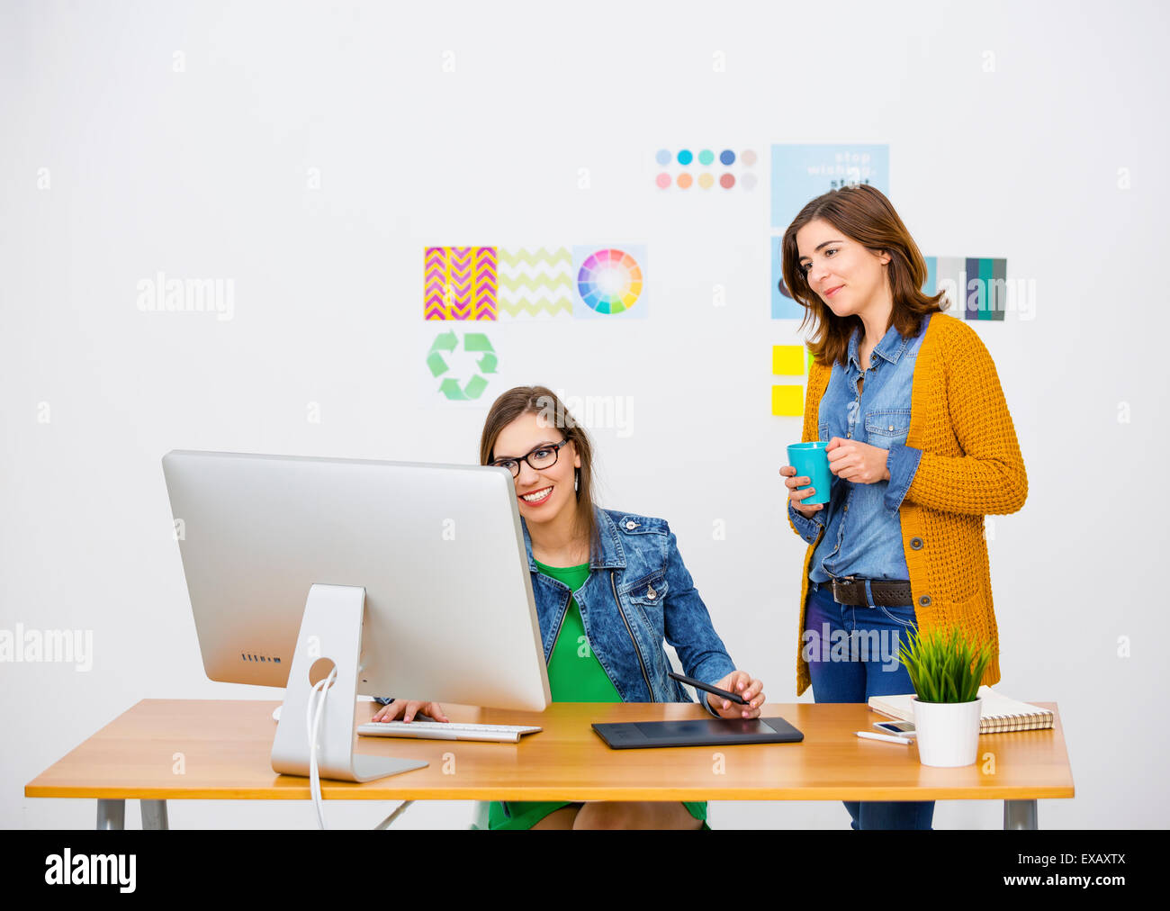 Office team work hi-res stock photography and images - Alamy