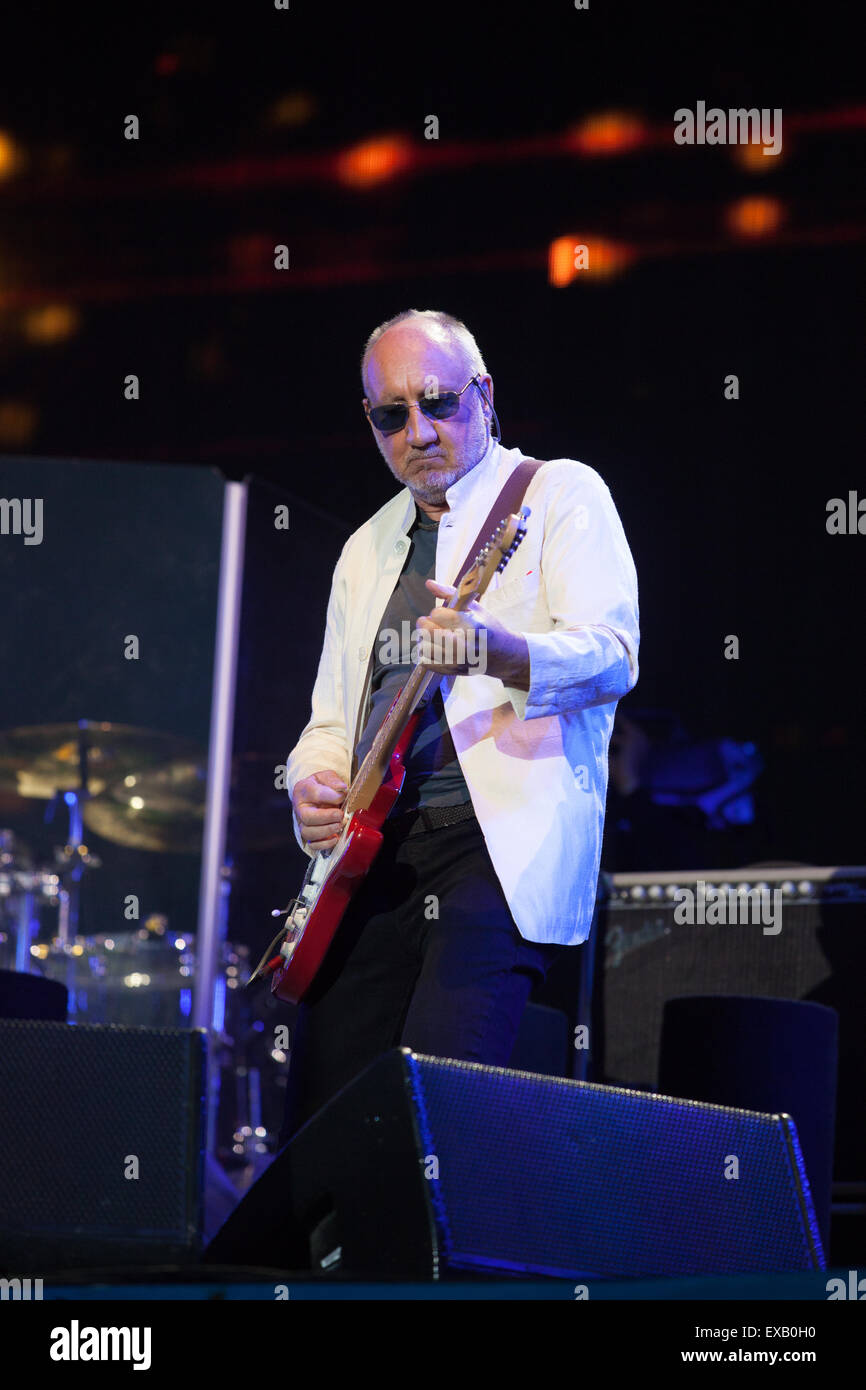 Pete Townsend of The Who performing on The Pyramid Stage, Glastonbury ...