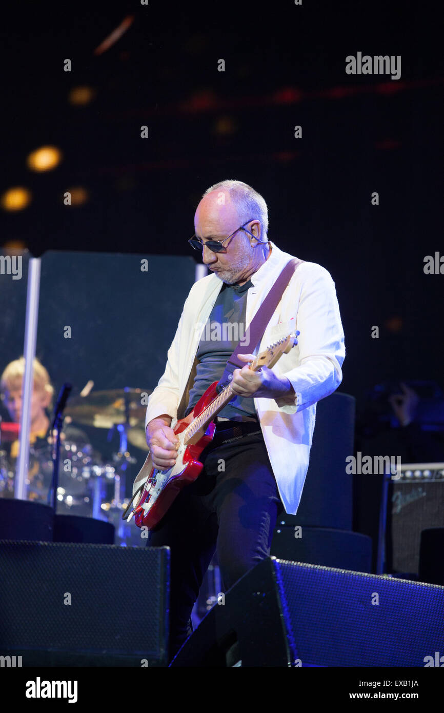 Pete Townsend of The Who performing on The Pyramid Stage, Glastonbury ...