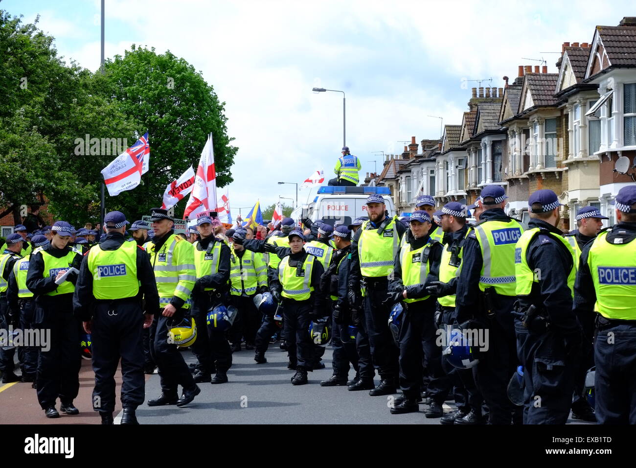 Far right counter protest walthamstow hi-res stock photography and ...