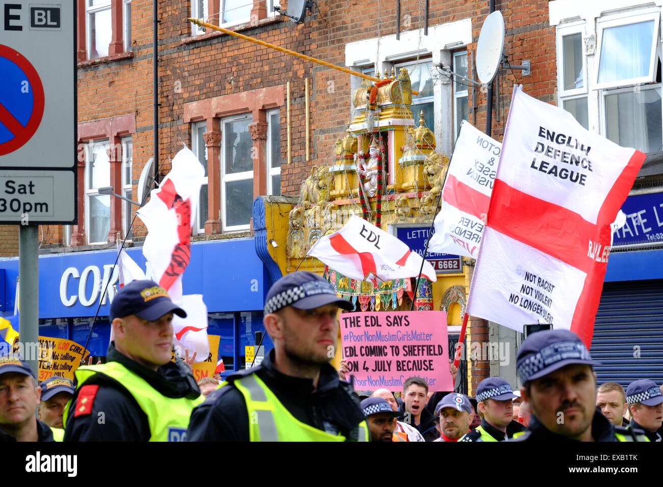 Far right counter protest walthamstow hi-res stock photography and ...