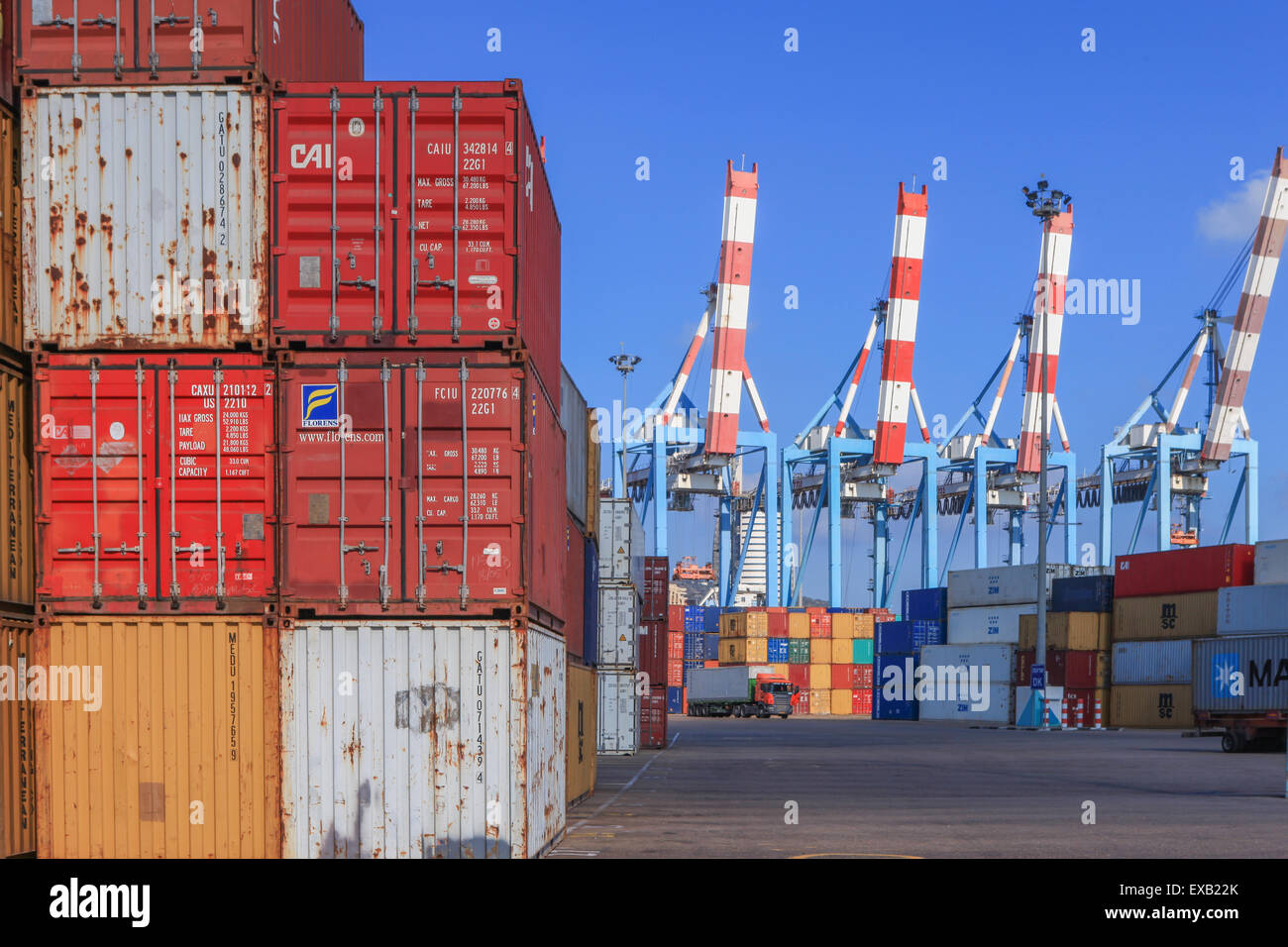 Shipping containers stacked hi-res stock photography and images - Alamy